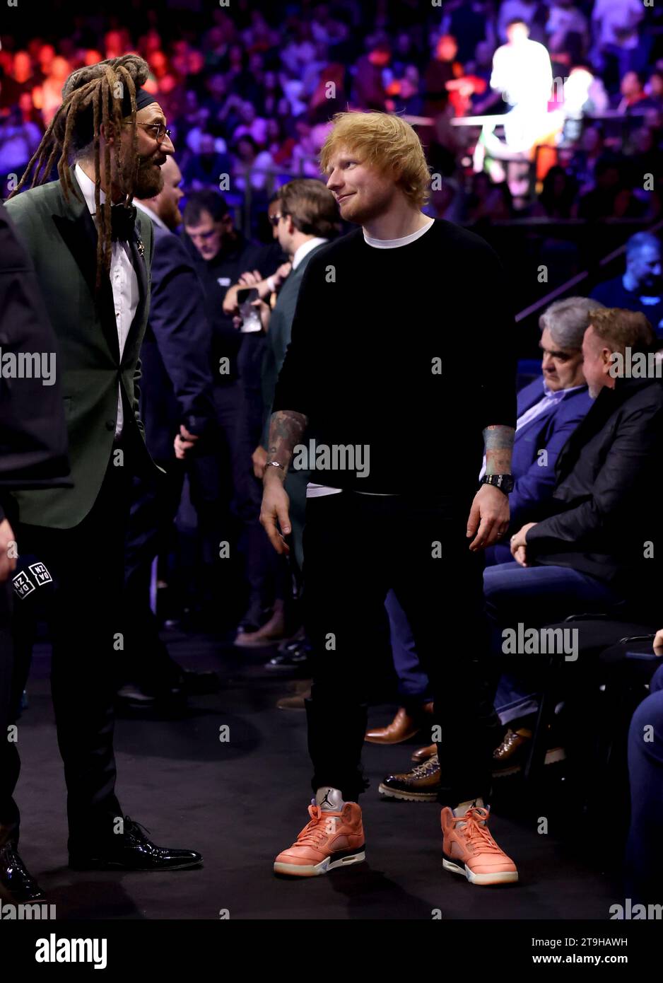 Ed sheeran speaks to ring announcer david diamante at the 3arena in ...