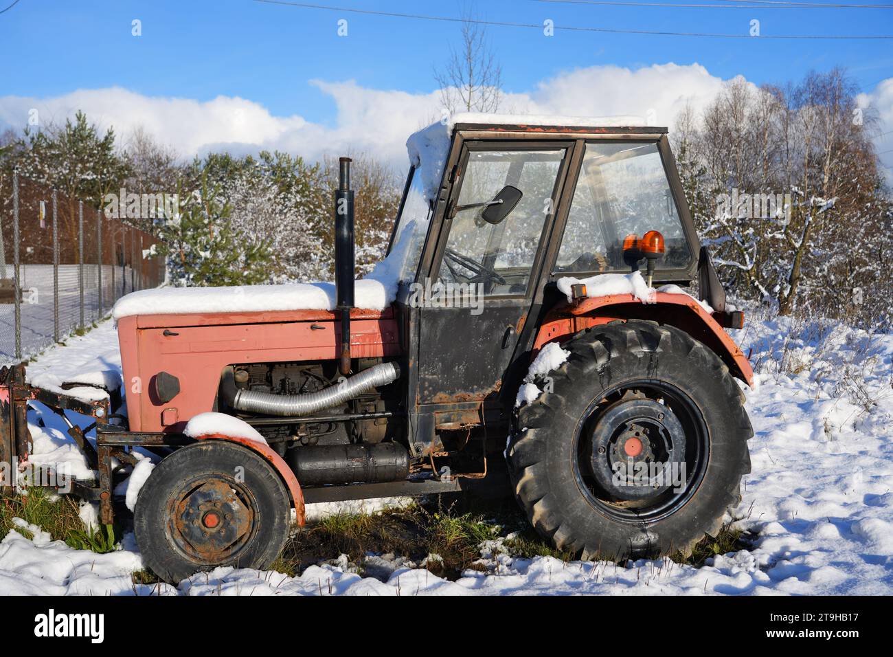 Chilled farm machinery hi-res stock photography and images - Alamy