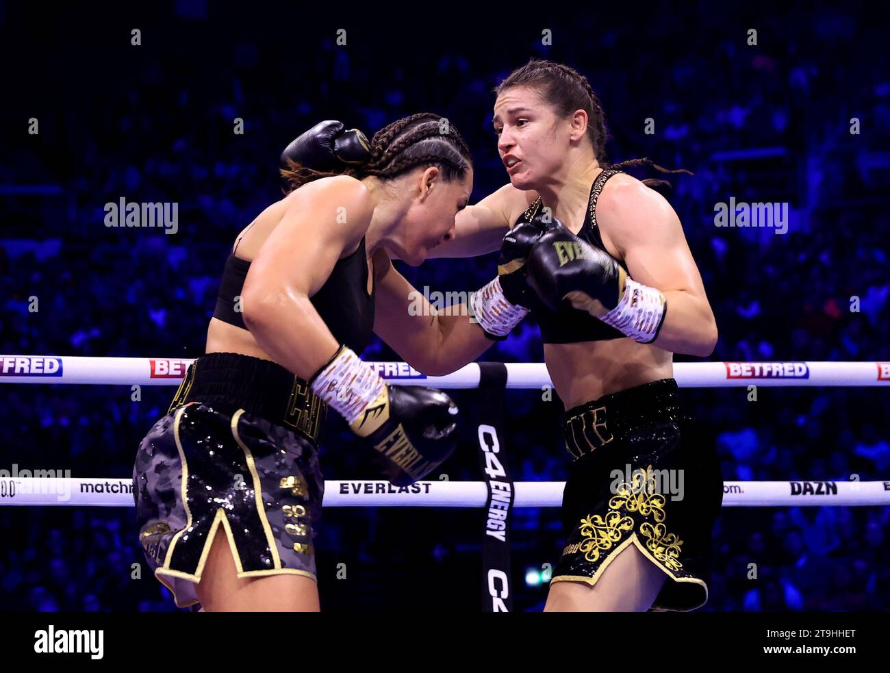 Taylor v cameron boxing hi-res stock photography and images - Alamy