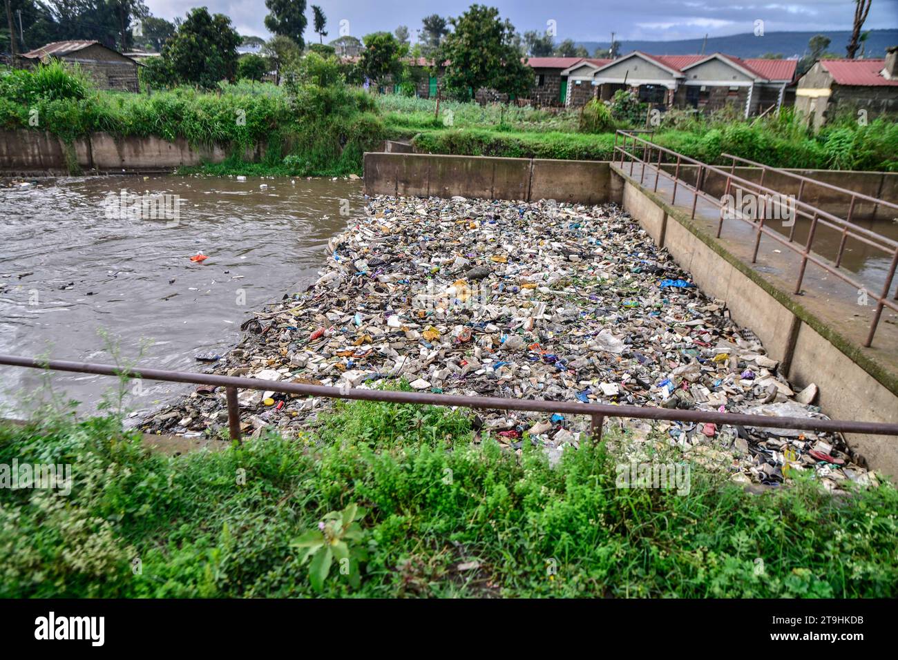 Nakuru, Kenya. 25th Nov, 2023. Plastic waste of all kind drifts on a ...
