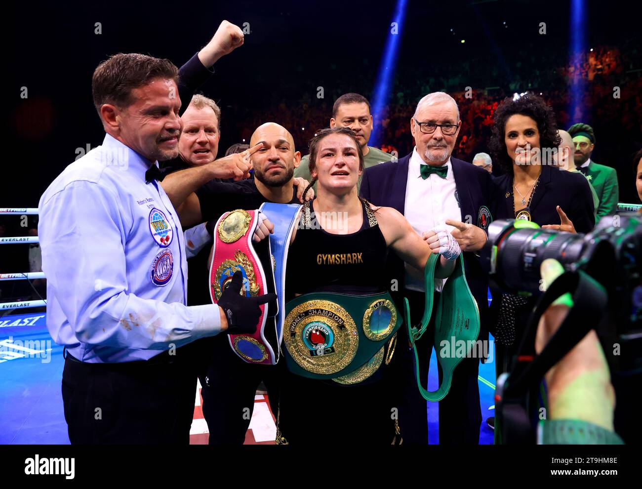 Katie Taylor celebrates after winning her Undisputed Super Lightweight ...