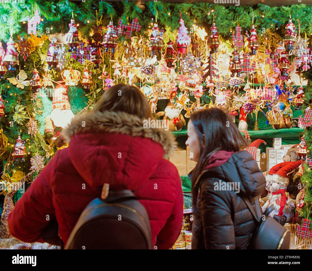 Glasgow, Scotland, UK. 25th November, 2023. George Square Winterfest ...