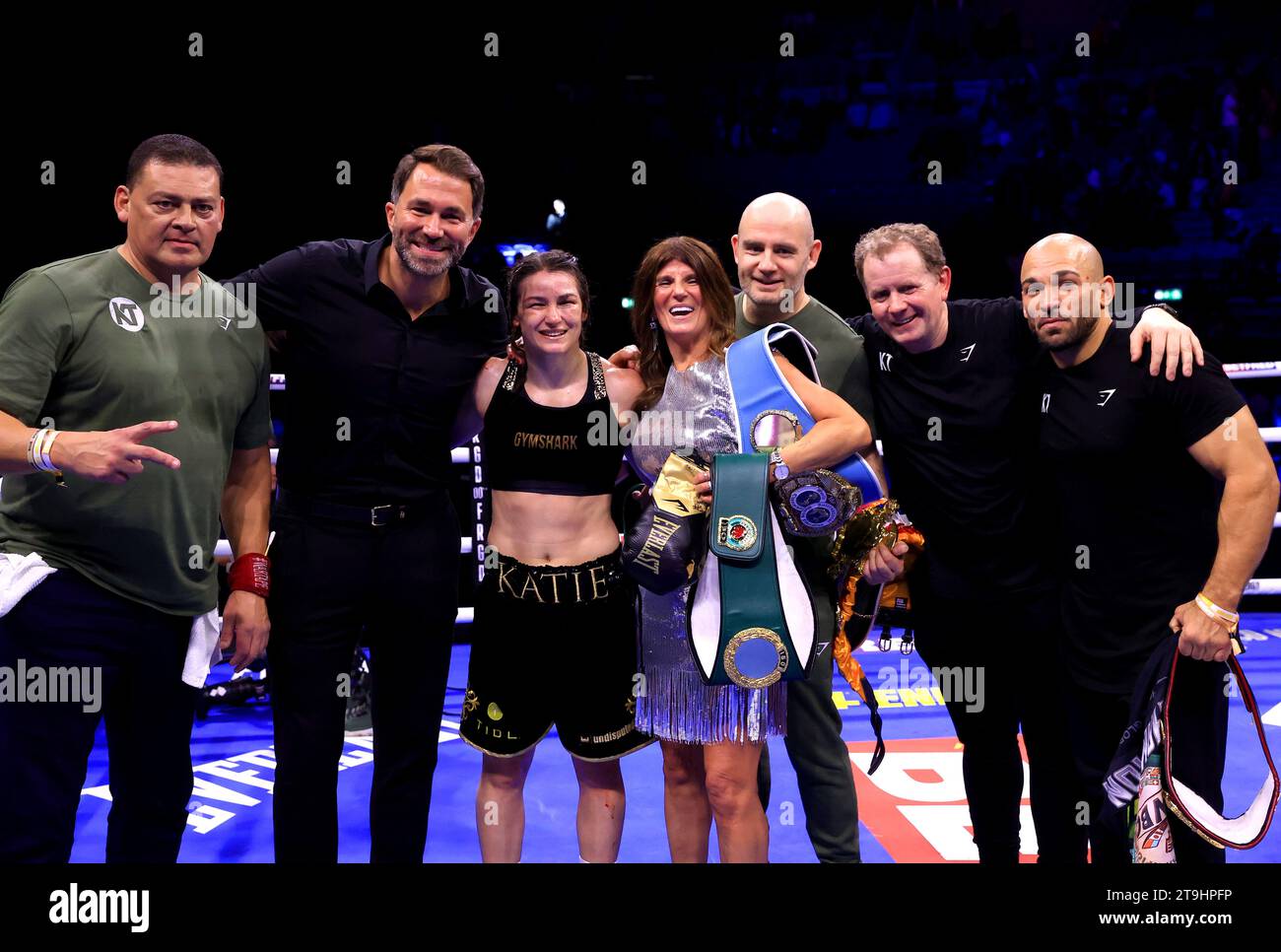 Katie Taylor poses for a photo with her mum Bridget Taylor, her team ...