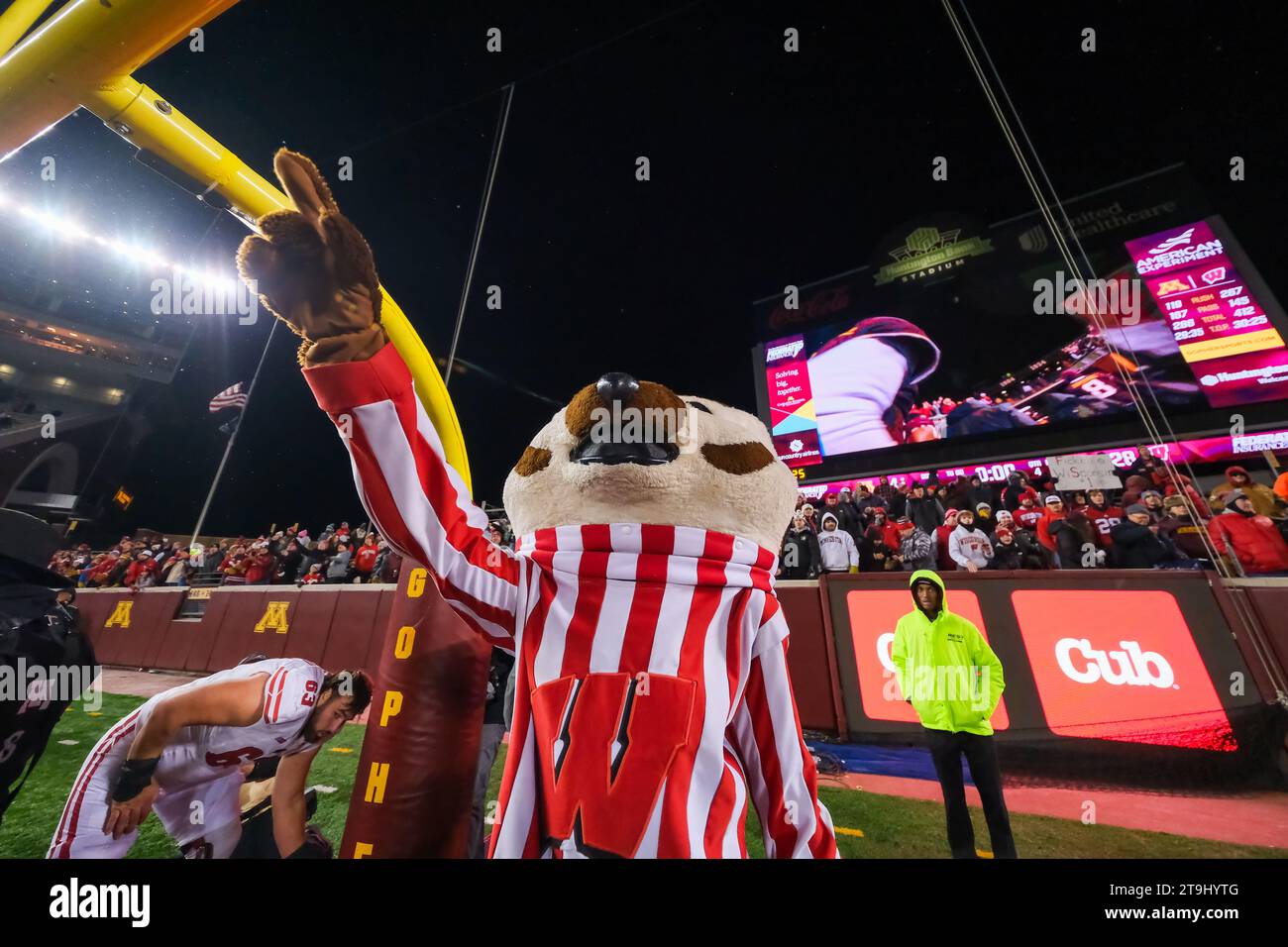 Minneapolis, Minnesota, USA. 25th Nov, 2023. The Wisconsin Badgers ...