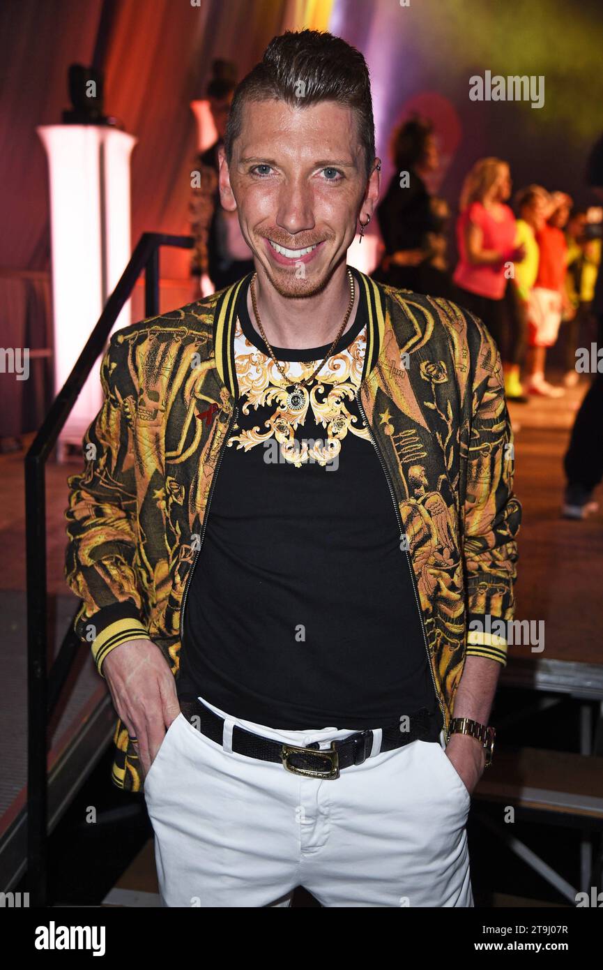 Manuel Flickinger - Aids-Gala TANZ UNTERM REGENBOGEN in der Europahalle ...
