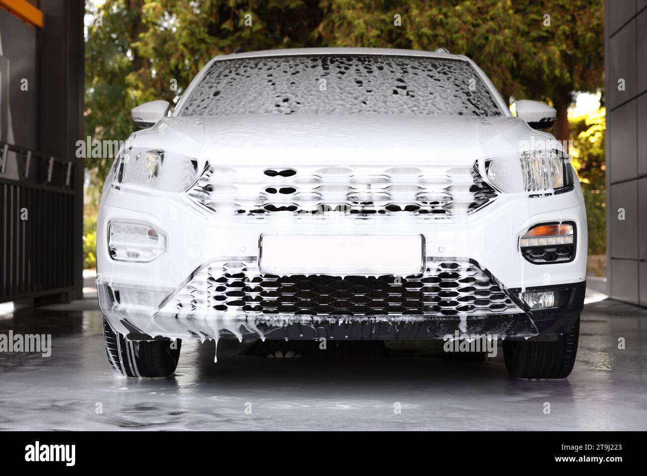 Auto covered with cleaning foam at outdoor car wash Stock Photo - Alamy