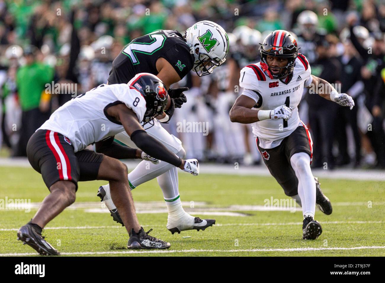 Marshall's Sean Sallis (82) makes a catch Arkansas State cornerback ...