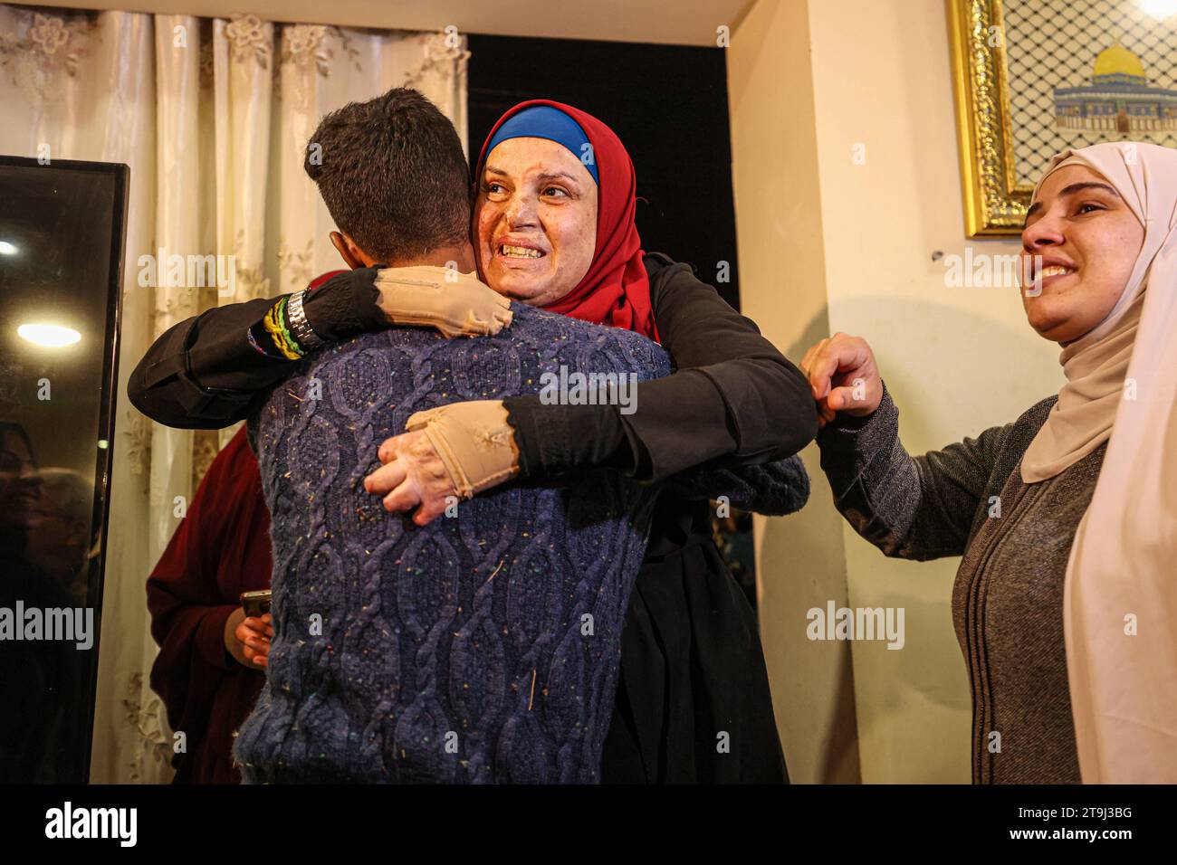 Palestinian prisoner Israa Al-Jaabis released from Israeli jail ...