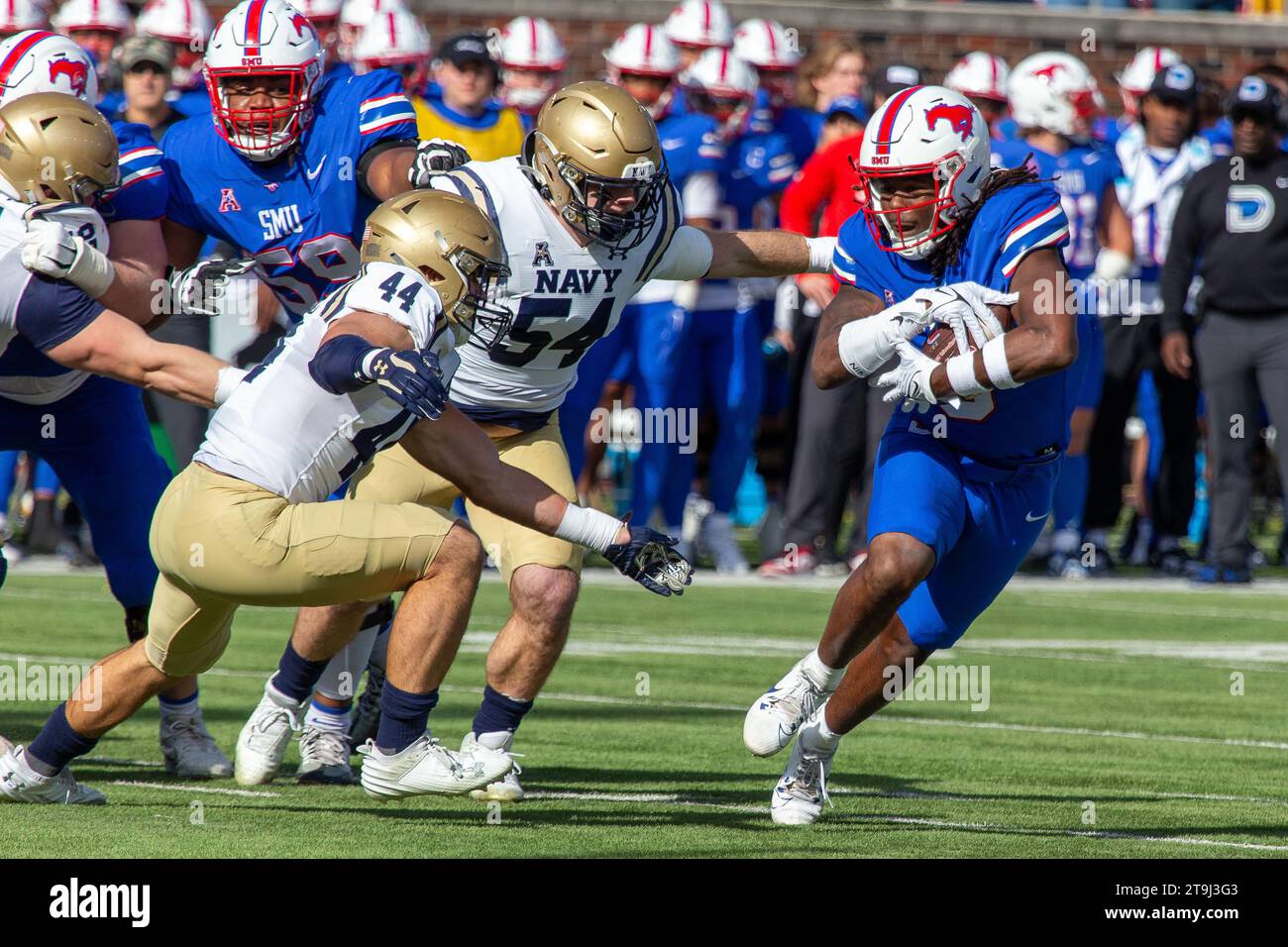 Dallas, Texas, USA. 25th Nov, 2023. Southern Methodist Mustangs running ...