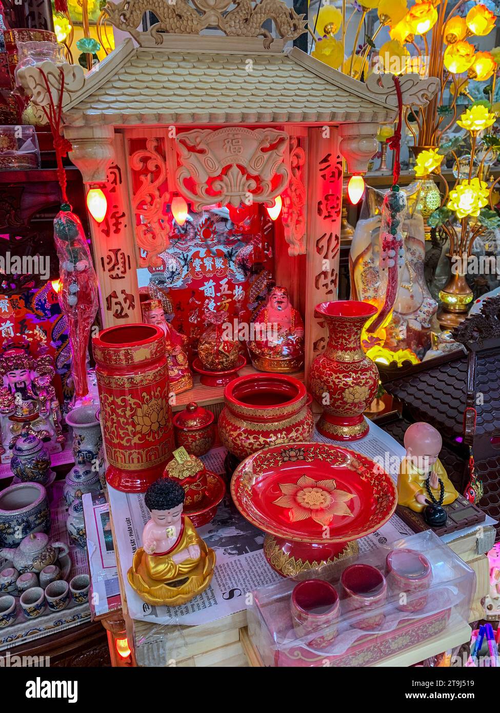 Altar Familiar Vietnamita Family Altar Vietnam Hi Res Stock