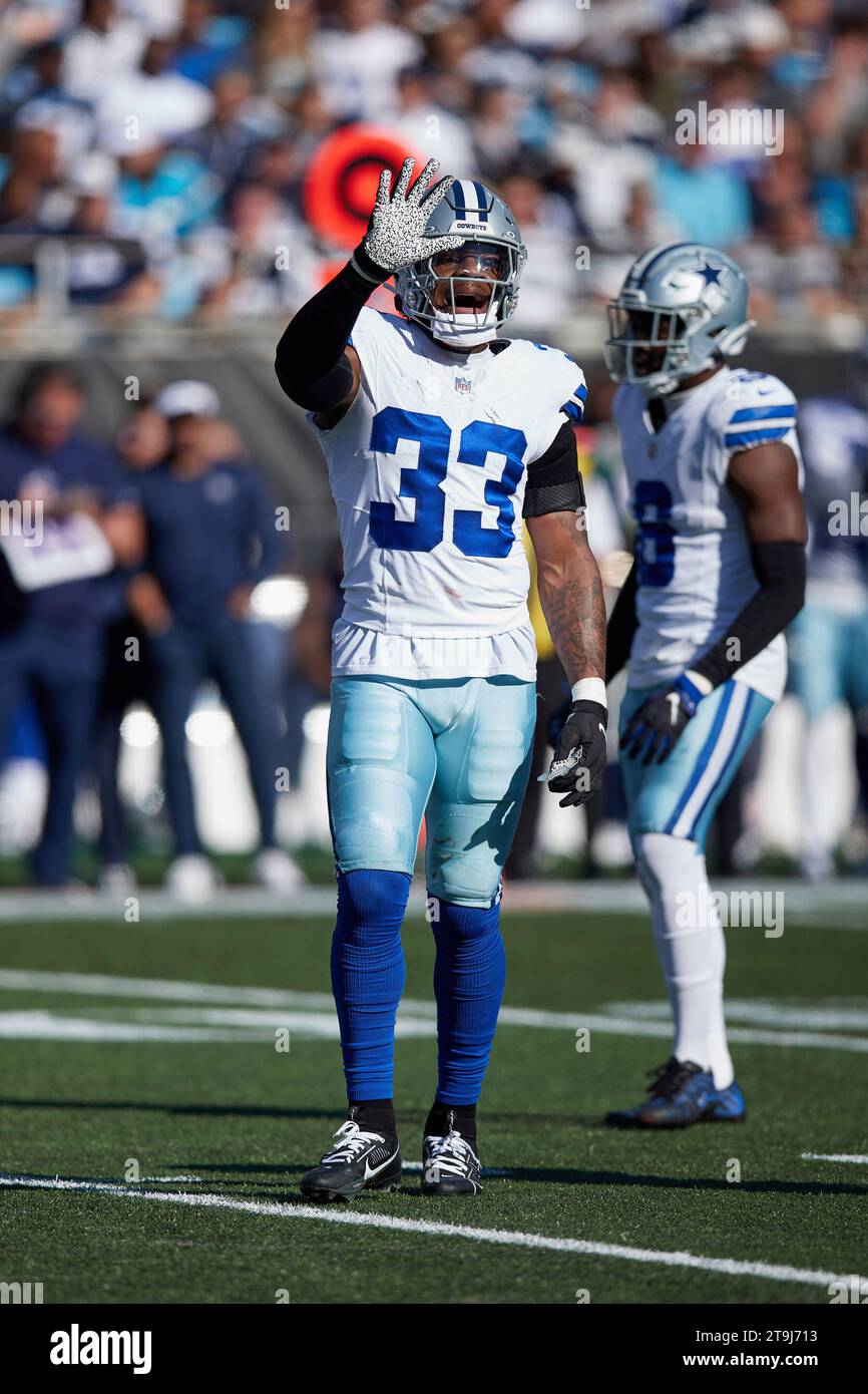 Dallas Cowboys linebacker Damone Clark (33) signals a play during an ...