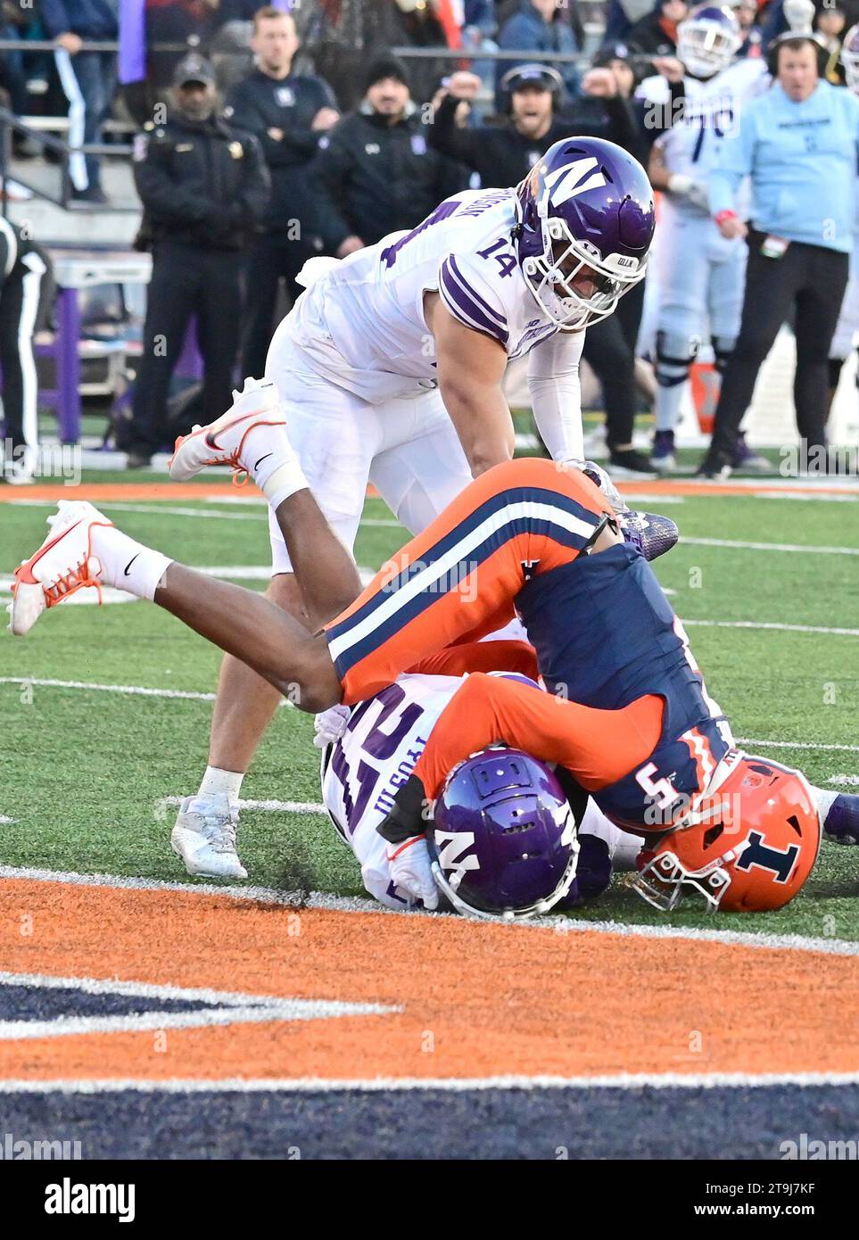 CHAMPAIGN, IL - NOVEMBER 25: Illinois defensive back Zachary Tobe (5 ...