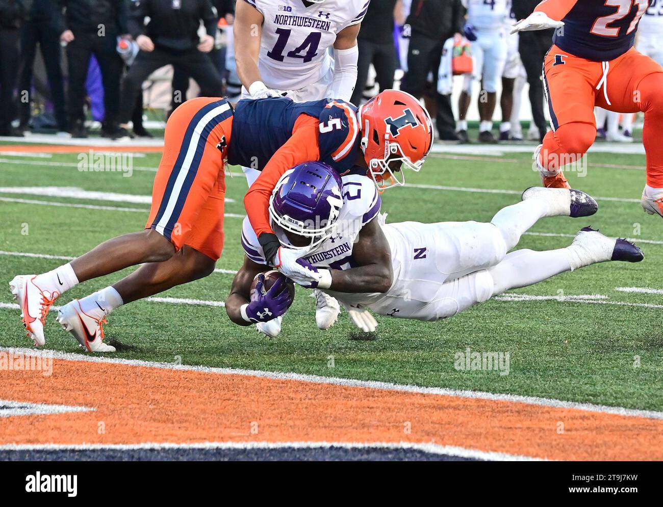 CHAMPAIGN, IL - NOVEMBER 25: Illinois degensivd back Zachary Tobe (5 ...