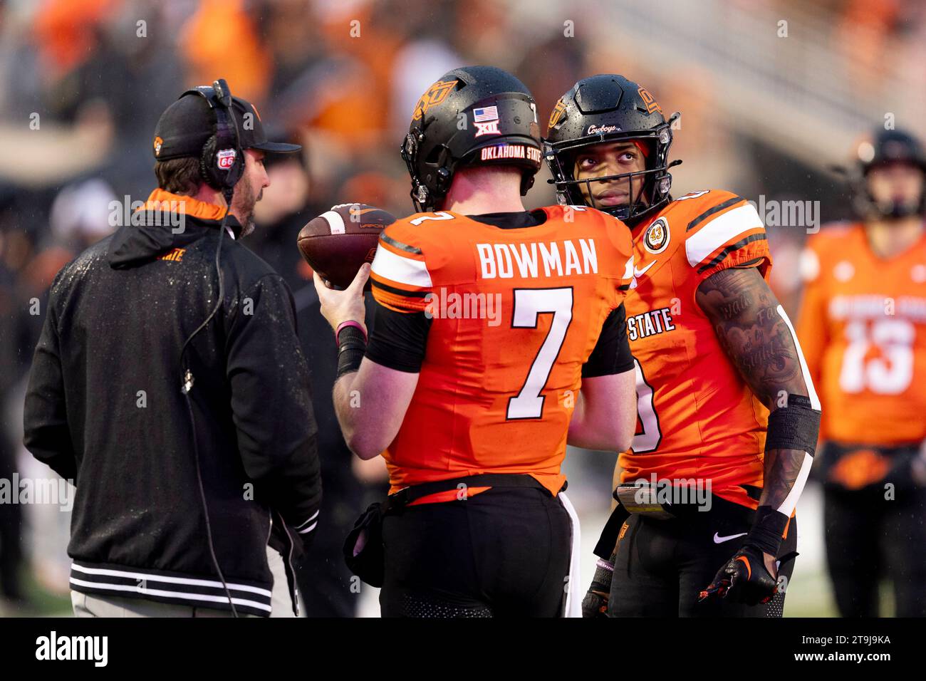 Oklahoma State running back Ollie Gordon II (0) and quarterback Alan ...