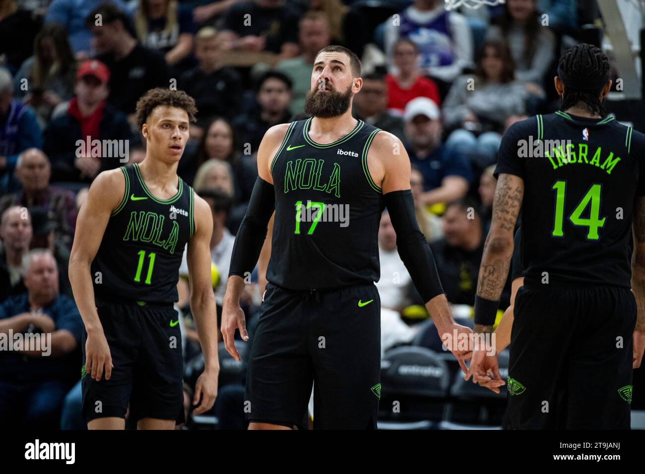 New Orleans Pelicans center Jonas Valanciunas (17) prepares to take ... New Orleans Pelicans center Jonas Valanciunas (17) prepares to take ...