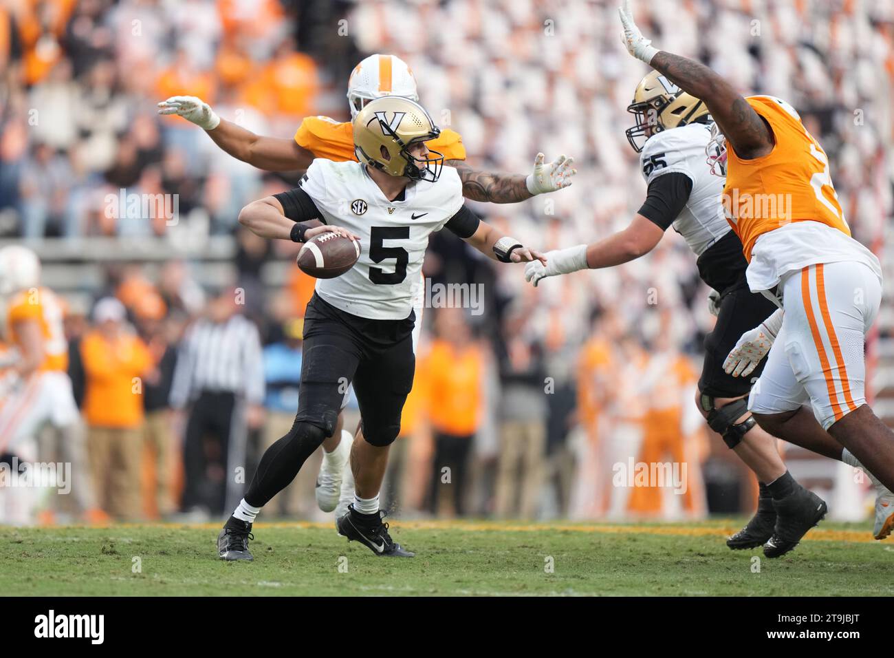 November 25, 2023: AJ Swann #5 of the Vanderbilt Commodores looks to ...