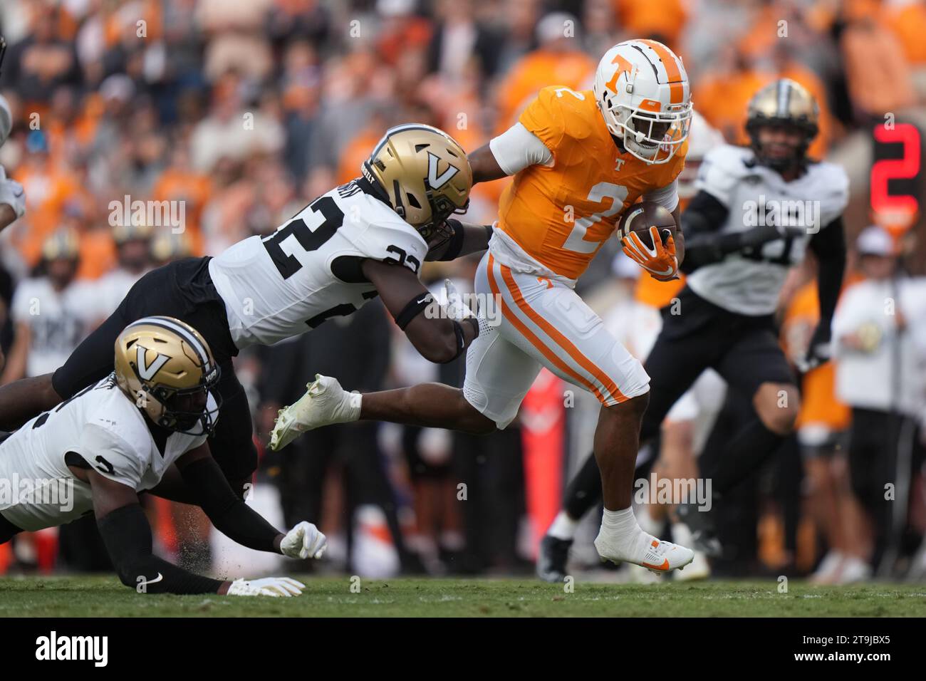 November 25, 2023: Jabari Small #2 of the Tennessee Volunteers runs the ...