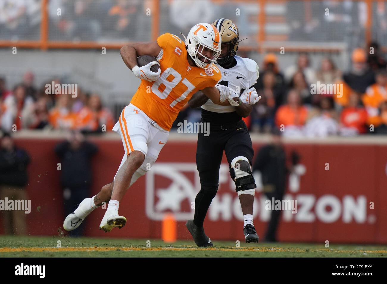 November 25, 2023: Jacob Warren #87 of the Tennessee Volunteers runs ...