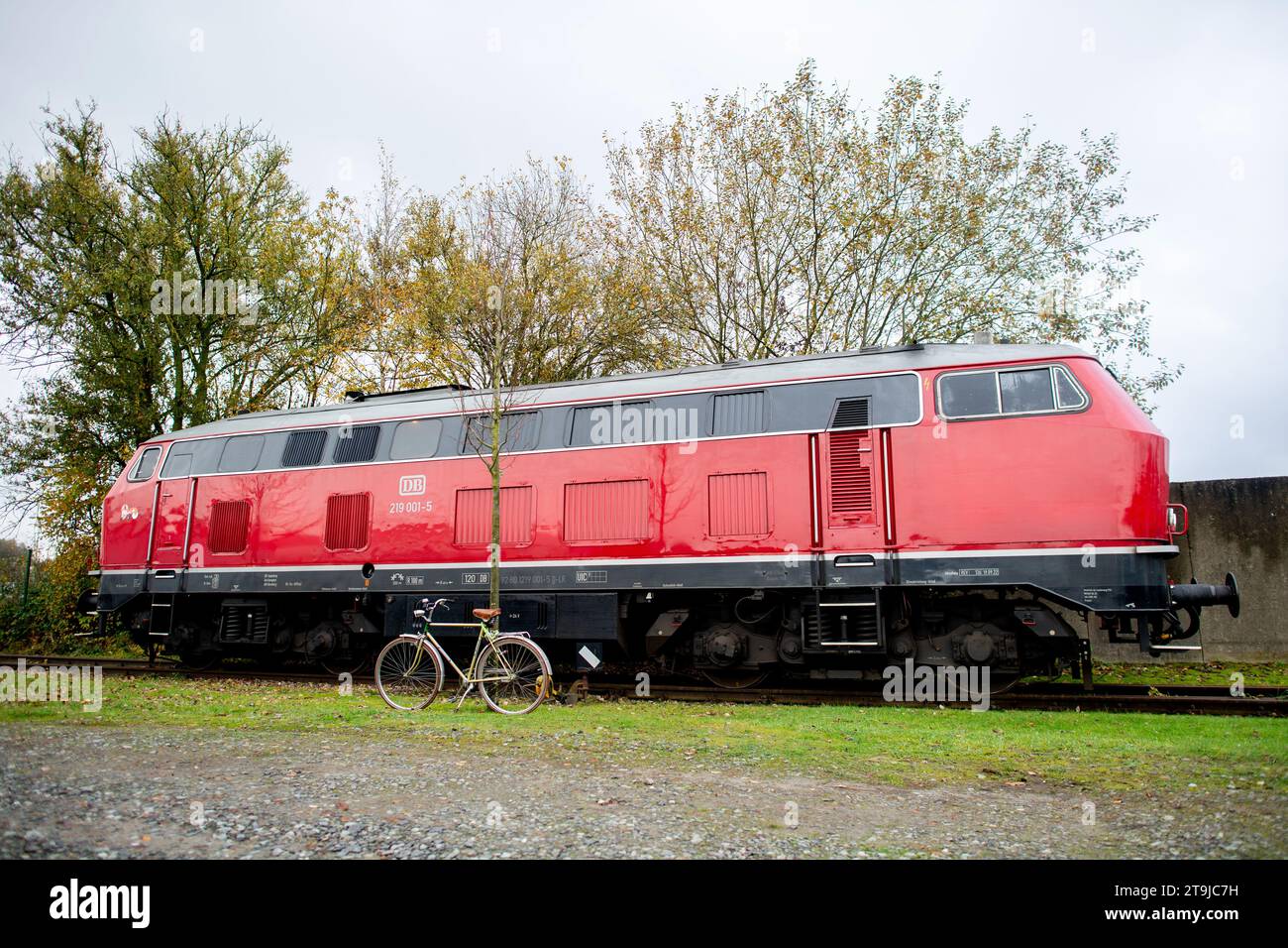 Oldenburg, Germany. 15th Nov, 2023. The bicycle of self-employed train ...