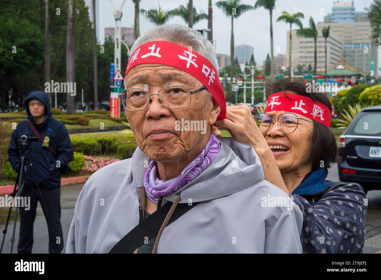 Protesters tie headbands with anti-war signs prior march along ...