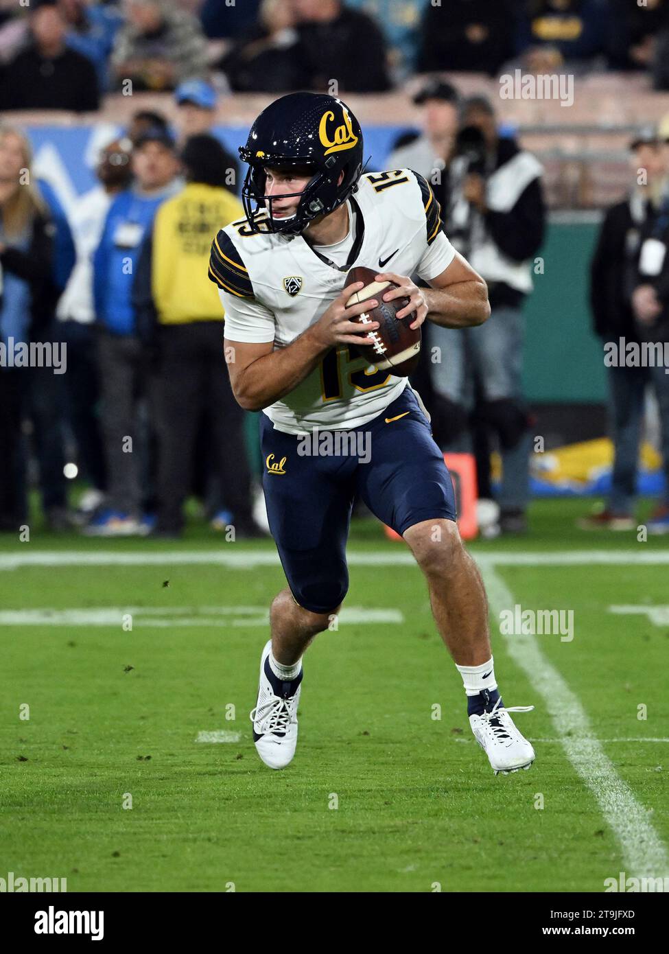 PASADENA, CA - NOVEMBER 25: California Golden Bears quarterback ...