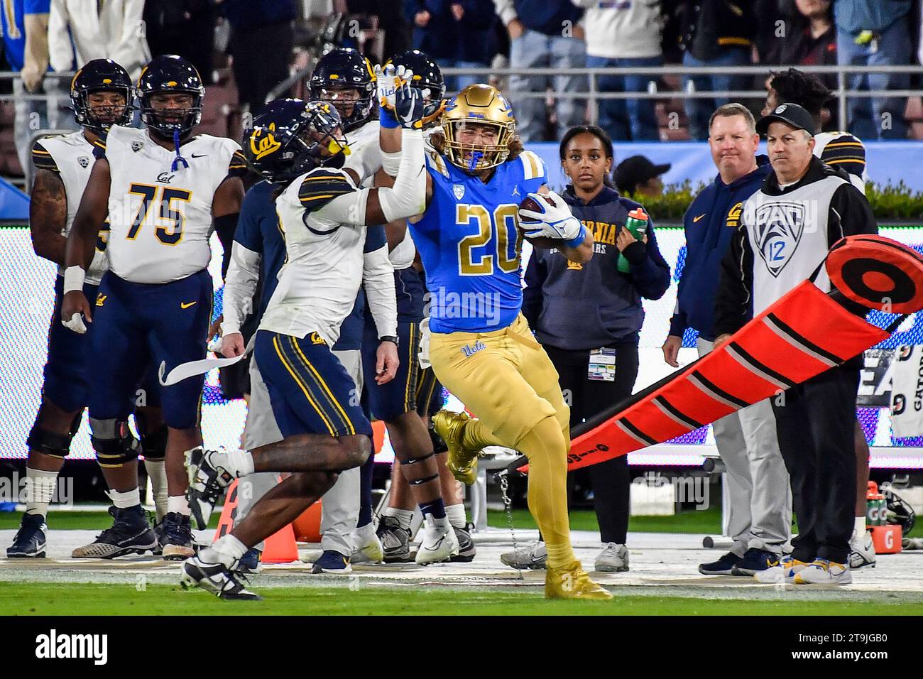 Pasadena, CA. 25th Nov, 2023. UCLA Bruins running back Carsen Ryan (20 ...
