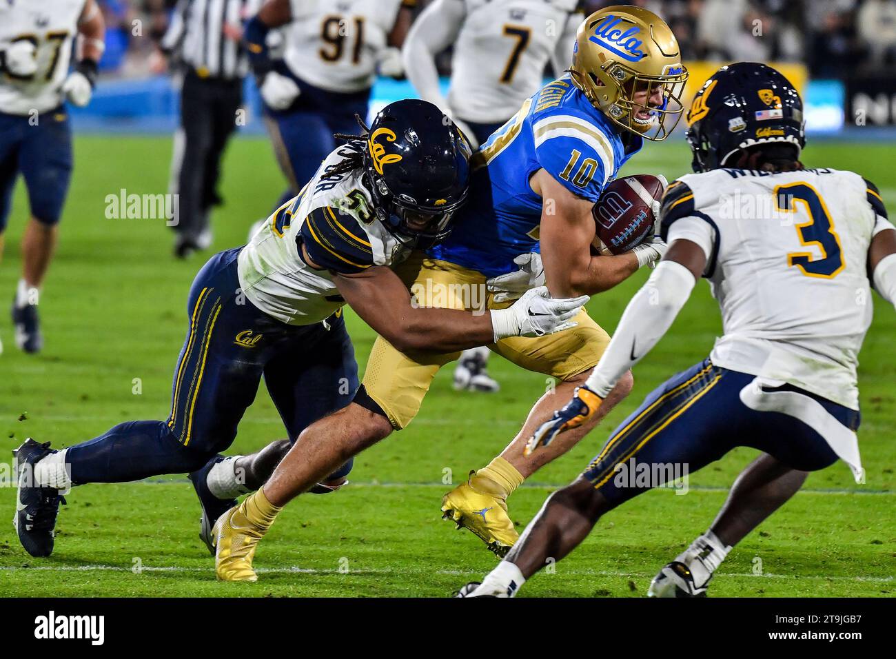 Pasadena, CA. 25th Nov, 2023. UCLA Bruins wide receiver Ryan Cragun (10 ...