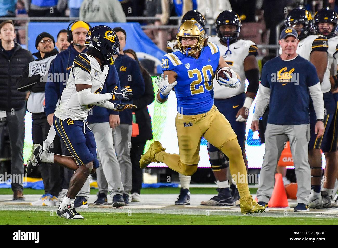 Pasadena, CA. 25th Nov, 2023. UCLA Bruins running back Carsen Ryan (20 ...