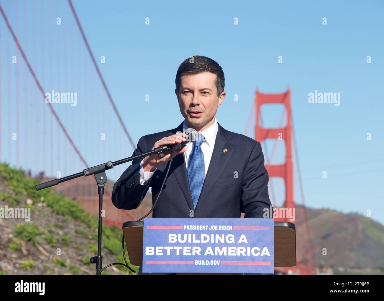 Mitch landrieu podium hi-res stock photography and images - Alamy