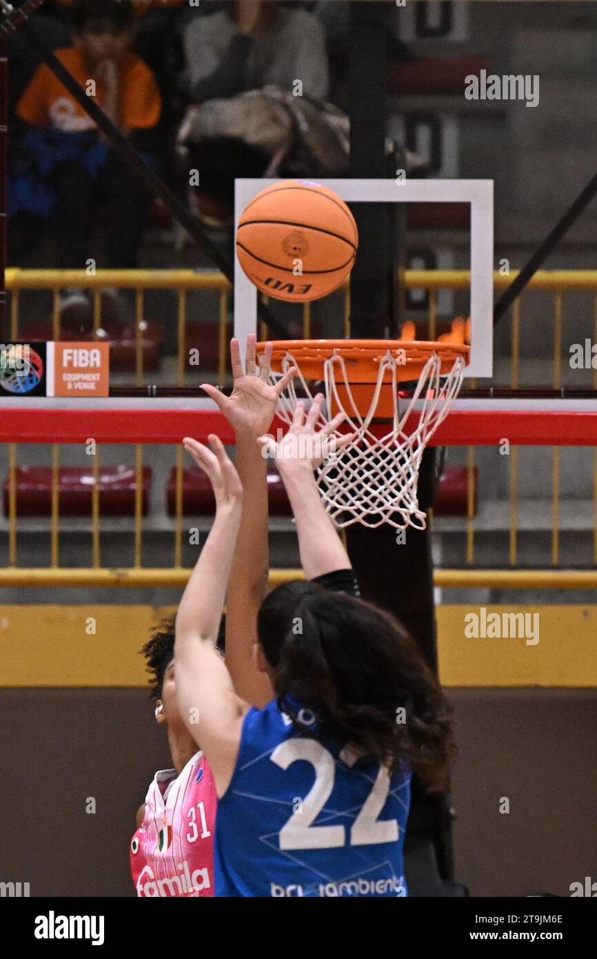 Shooting basket of Sarah Boothe ( Rmb Brixia Basket ) during Famila ...