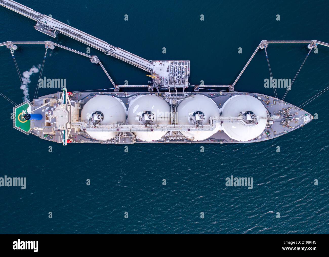 Lng boat hi-res stock photography and images - Alamy
