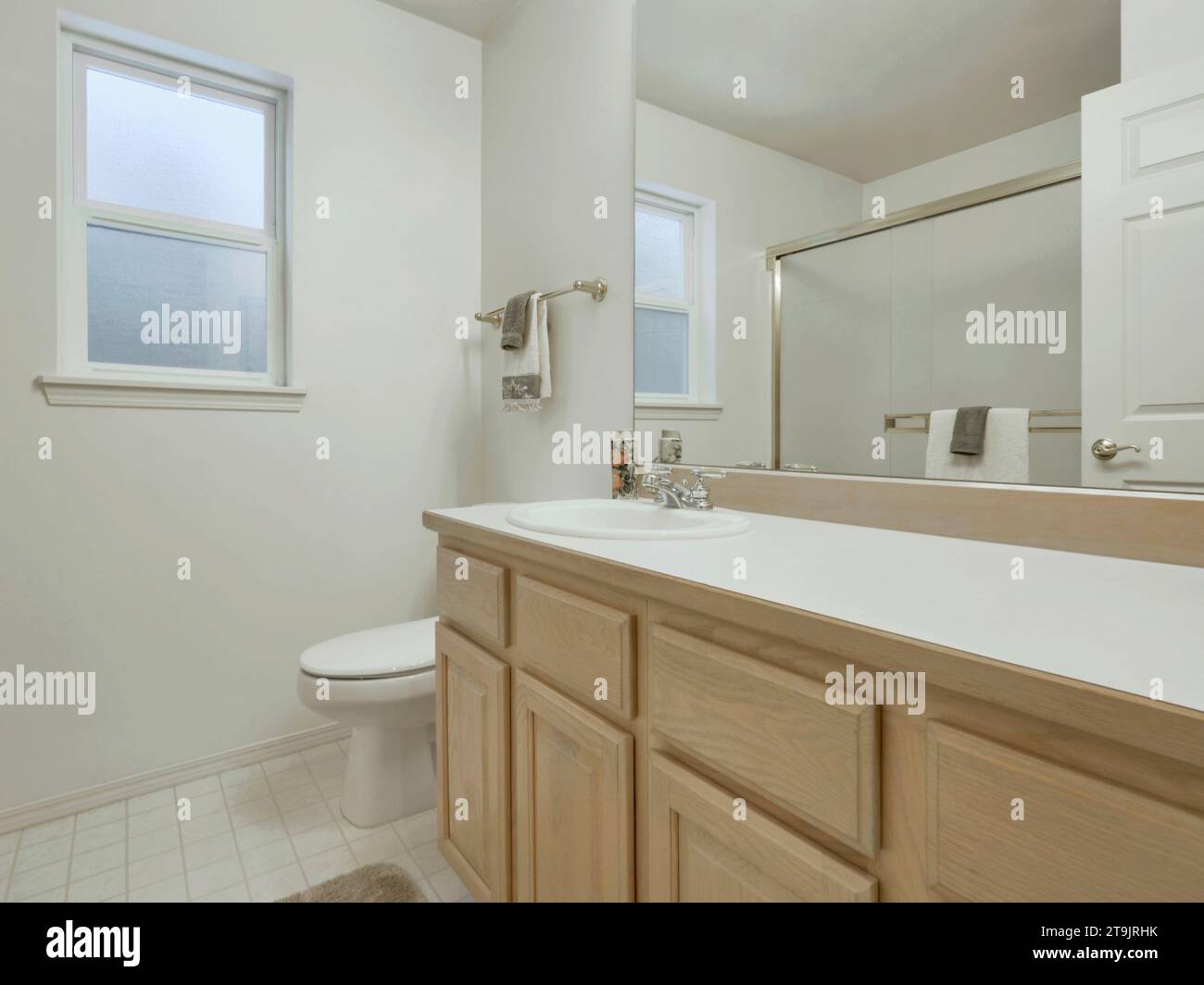 Modern residential bathroom interior Stock Photo - Alamy
