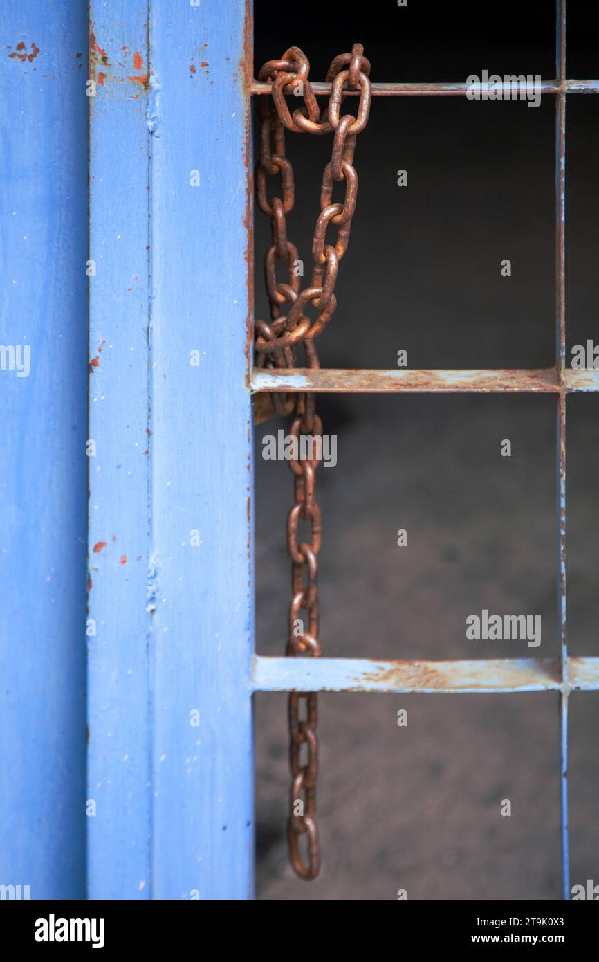 Locked gate bars hi-res stock photography and images - Alamy