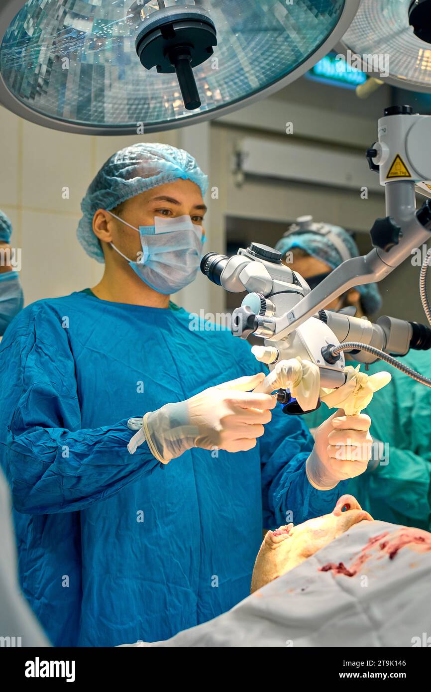 Perform operating hi-res stock photography and images - Alamy