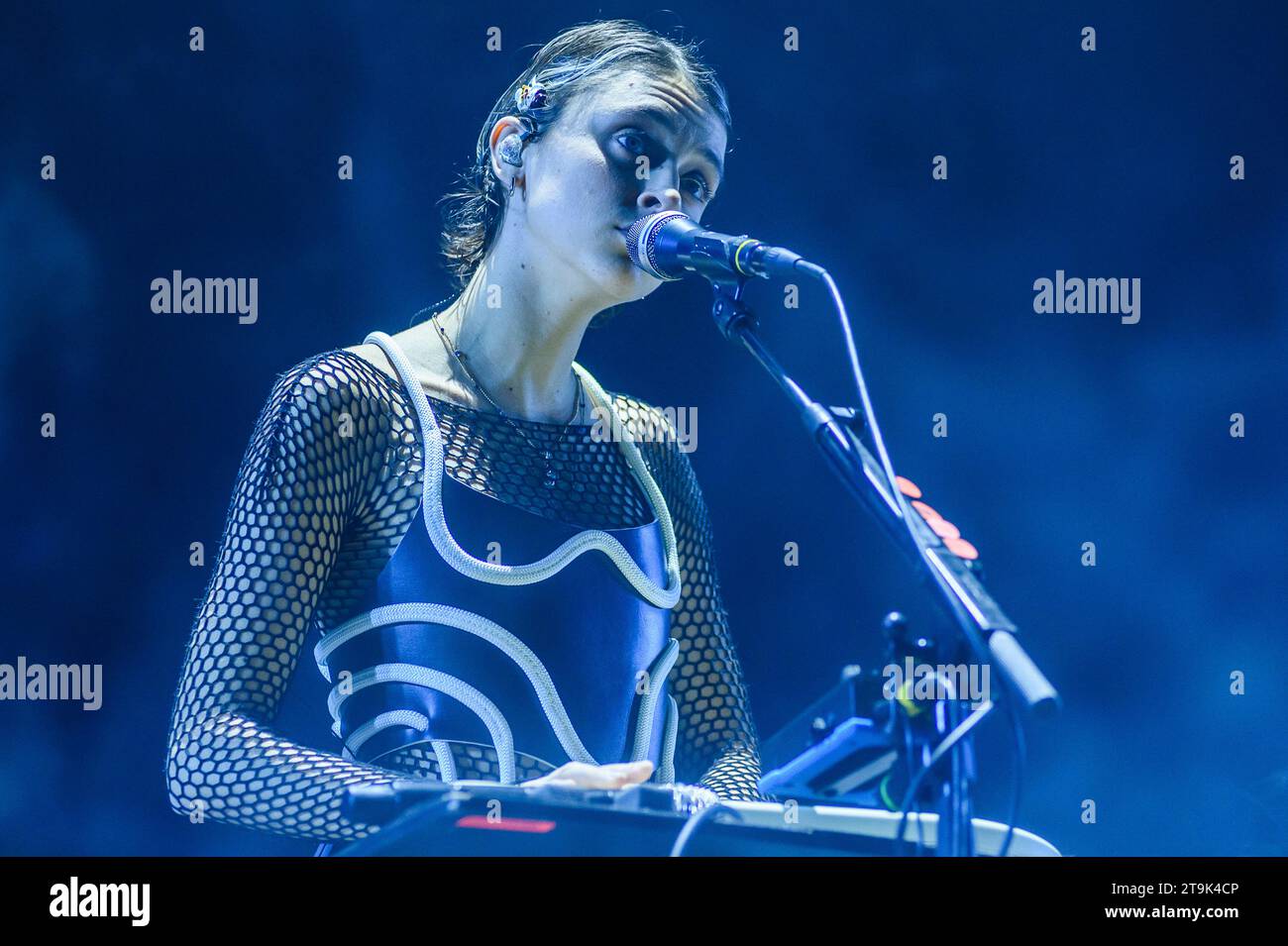 The french artist Pomme plays live at Forest National | La chanteuse et ...