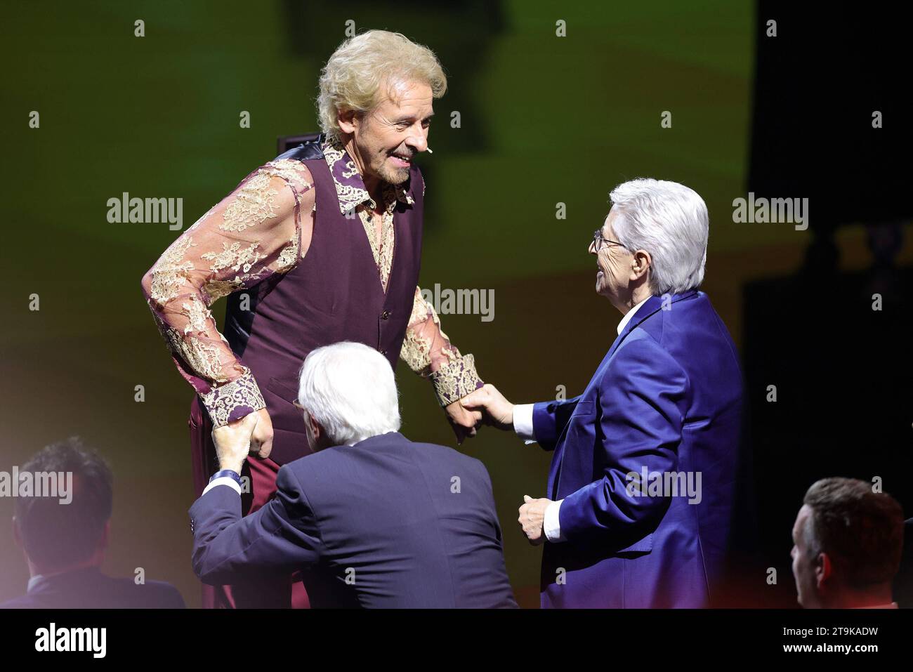 ZDF-Unterhaltungsshow Wetten dass. - live aus Offenburg Moderator Thomas Gottschalk li. und ...