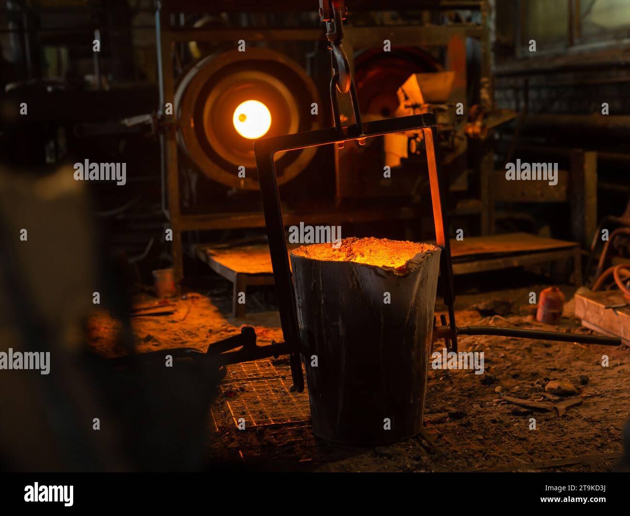Foundry ladle hi-res stock photography and images - Alamy