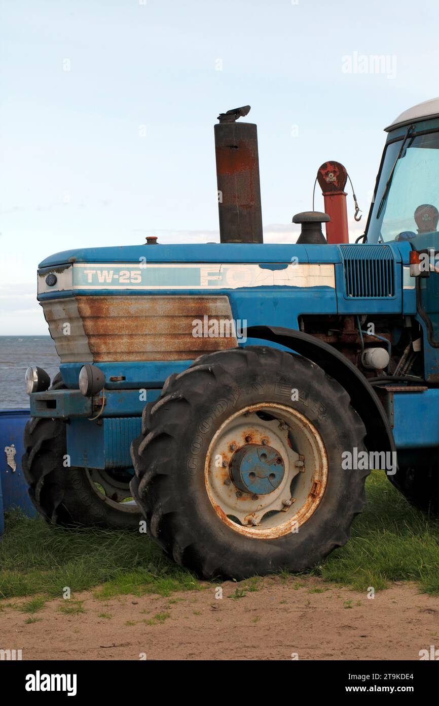 Ford TW-25 Tractor, Boulmer, Northumberland, UK Stock Photo - Alamy