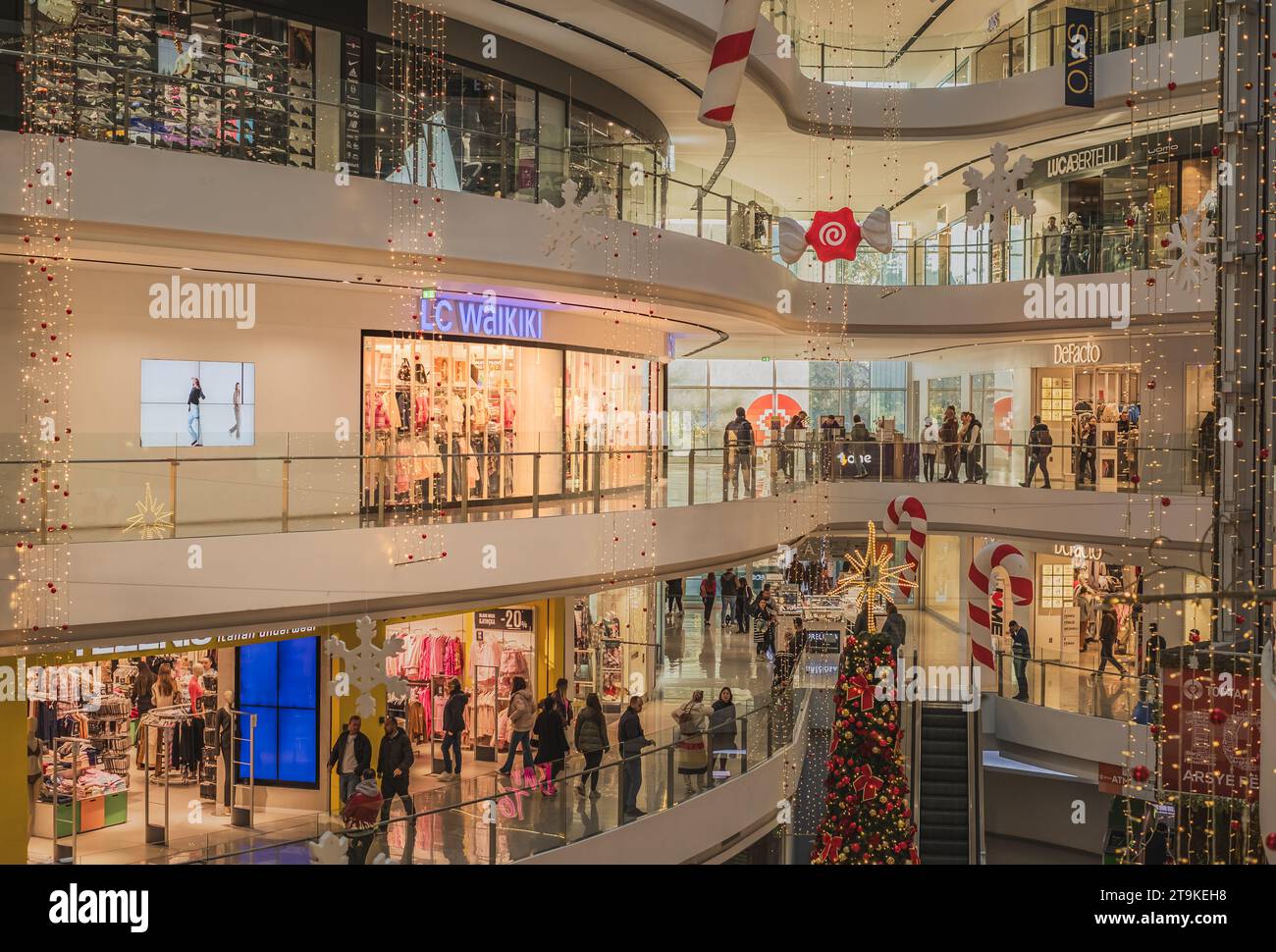 Busy shop interior hi-res stock photography and images - Alamy