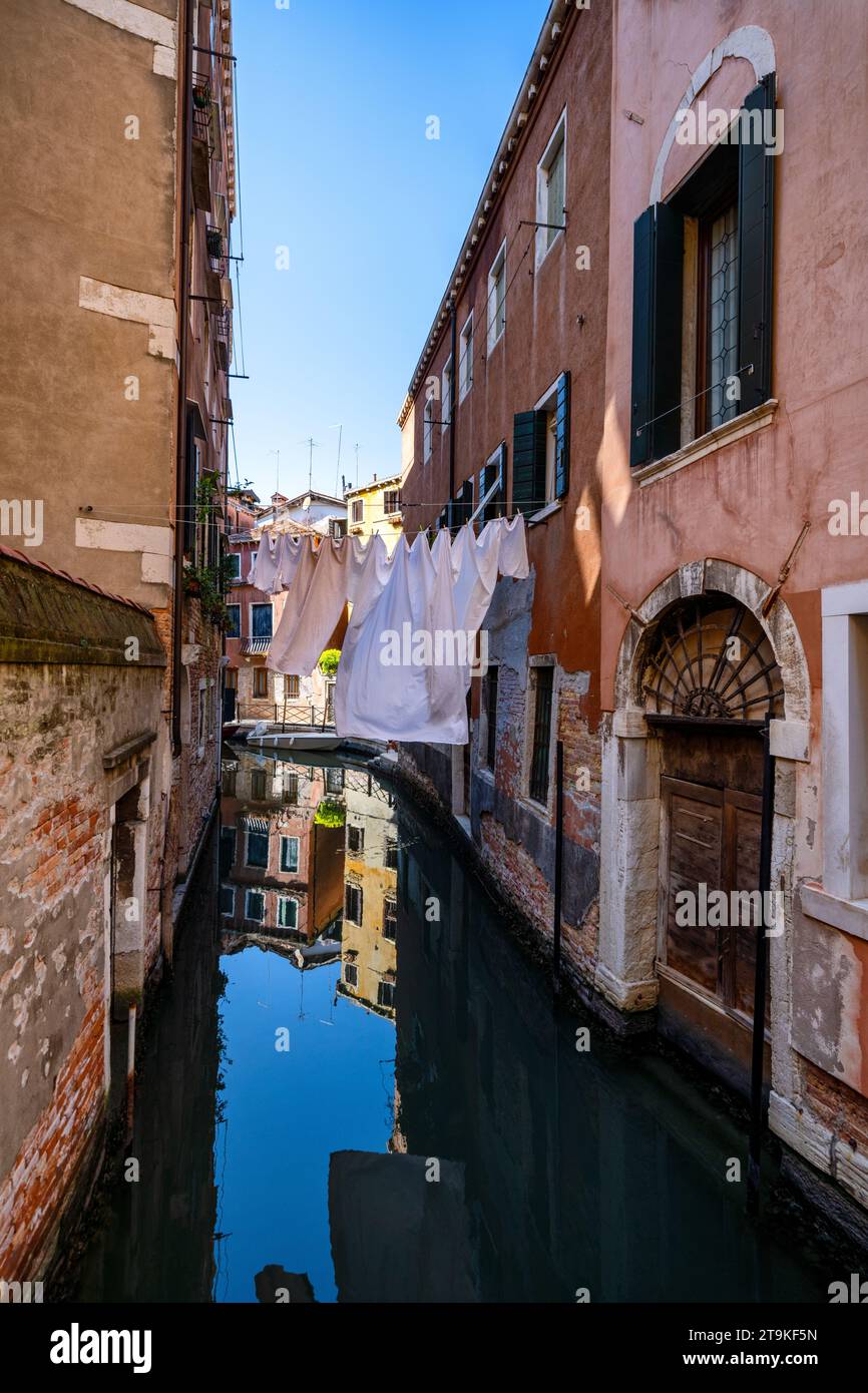 Old houses venice italy hi-res stock photography and images - Alamy