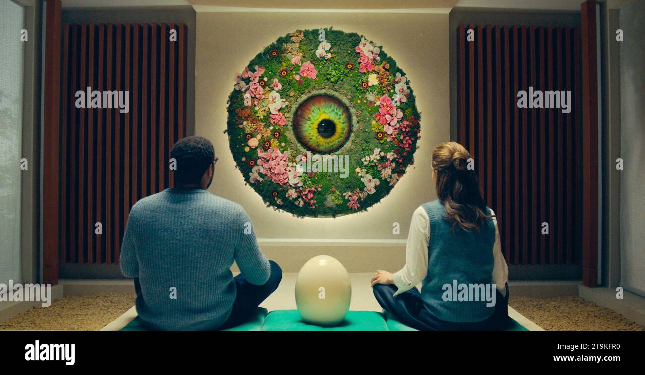 The Pod Generation film Emilia Clarke & Chiwetel Ejiofor Stock Photo ...