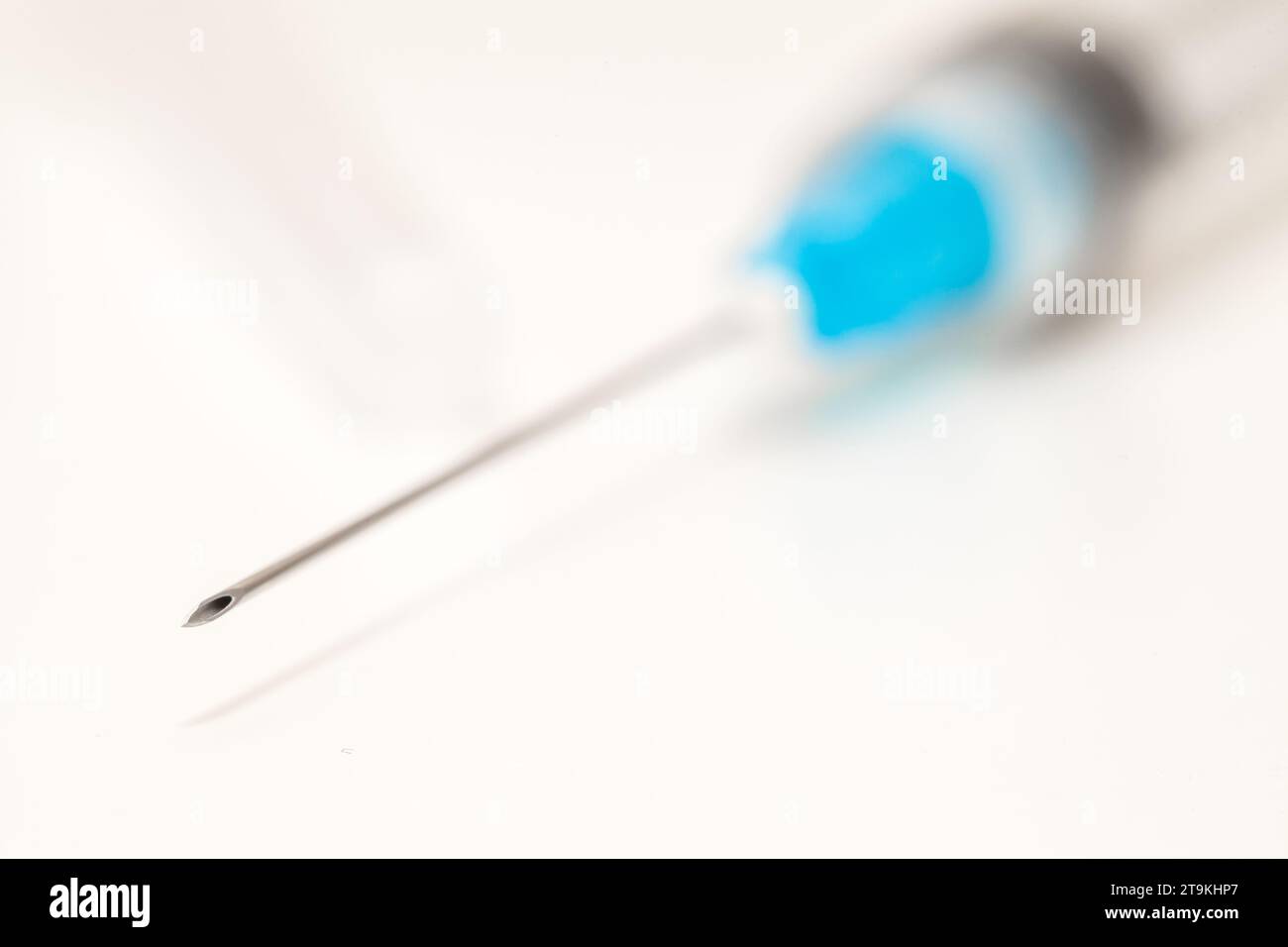 Needle tip medical syringe, close-up macro view, bokeh effect Stock ...