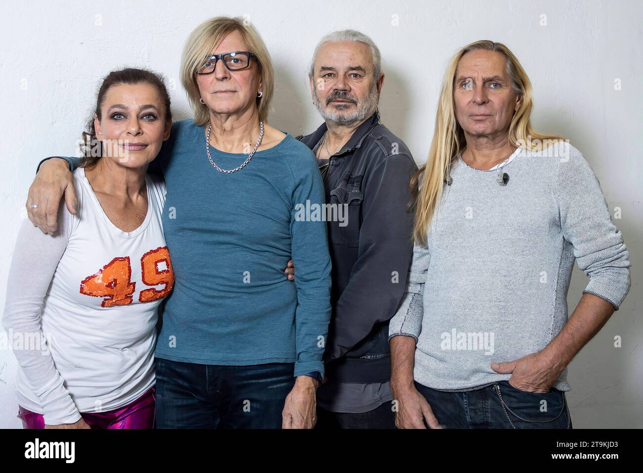 Julia Neigel Gesang, Ritchie Barton Keyboards, Jäcki Reznicek Bass und ...