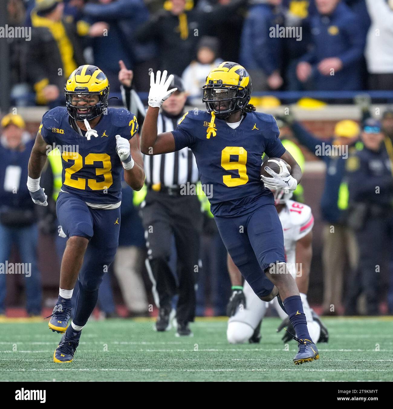 Ann Arbor, Michigan, USA. 25th Nov, 2023. Rod Moore seals the win with ...
