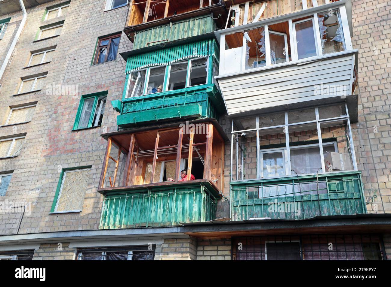 Non Exclusive: KYIV, UKRAINE - NOVEMBER 25, 2023 - Smashed windows are ...