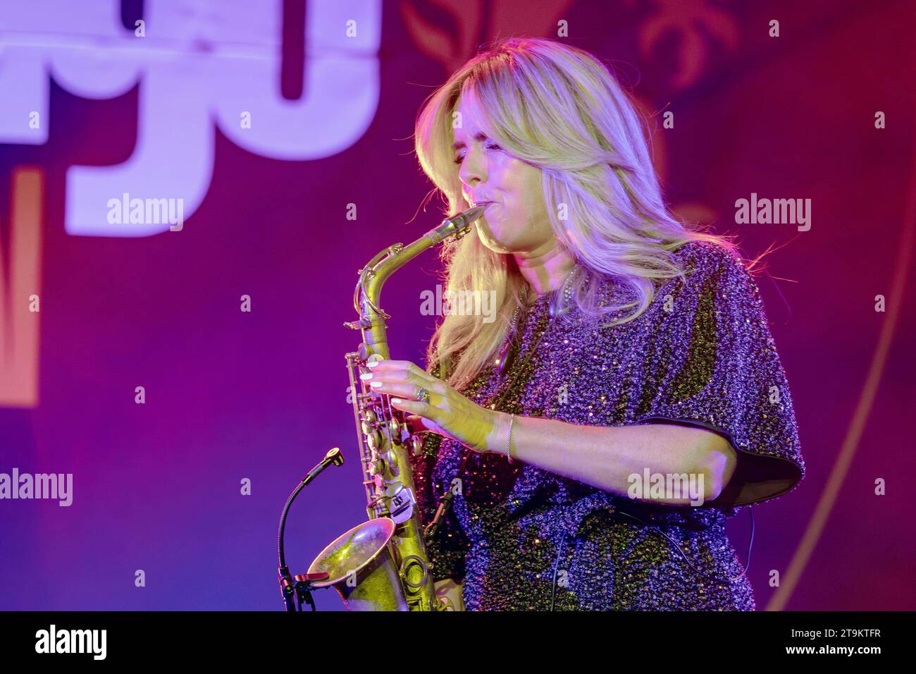 Auftritt der niederländischen Saxophonistin Candy Dulfer mit dem Programm We Never Stop im ...