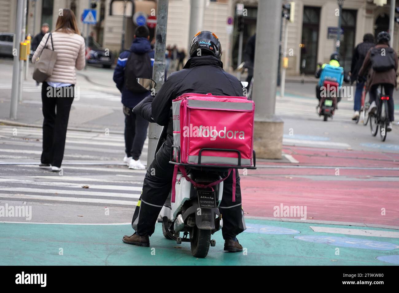 Wien, Foodora Essen Lieferservice Foto Gladys Chai von der Laage ...