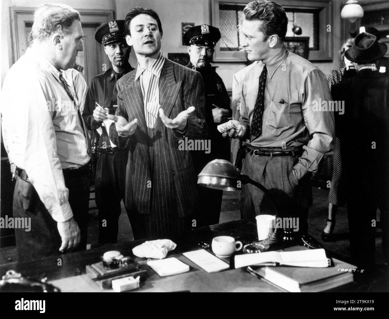 WILLIAM BENDIX RUSSELL EVANS JOSEPH WISEMAN and KIRK DOUGLAS in ...