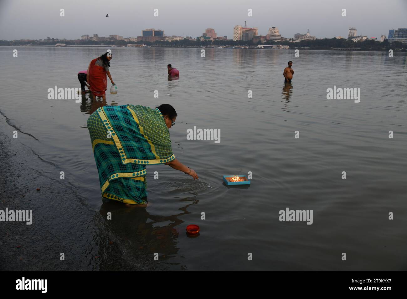 Kolkata, India. 26th Nov, 2023. Hindu devotee offering illuminated diya ...