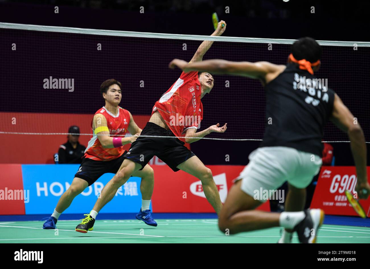 Shenzhen, China's Guangdong Province. 26th Nov, 2023. Liang Weikeng/Wang Chang (R) of China ...